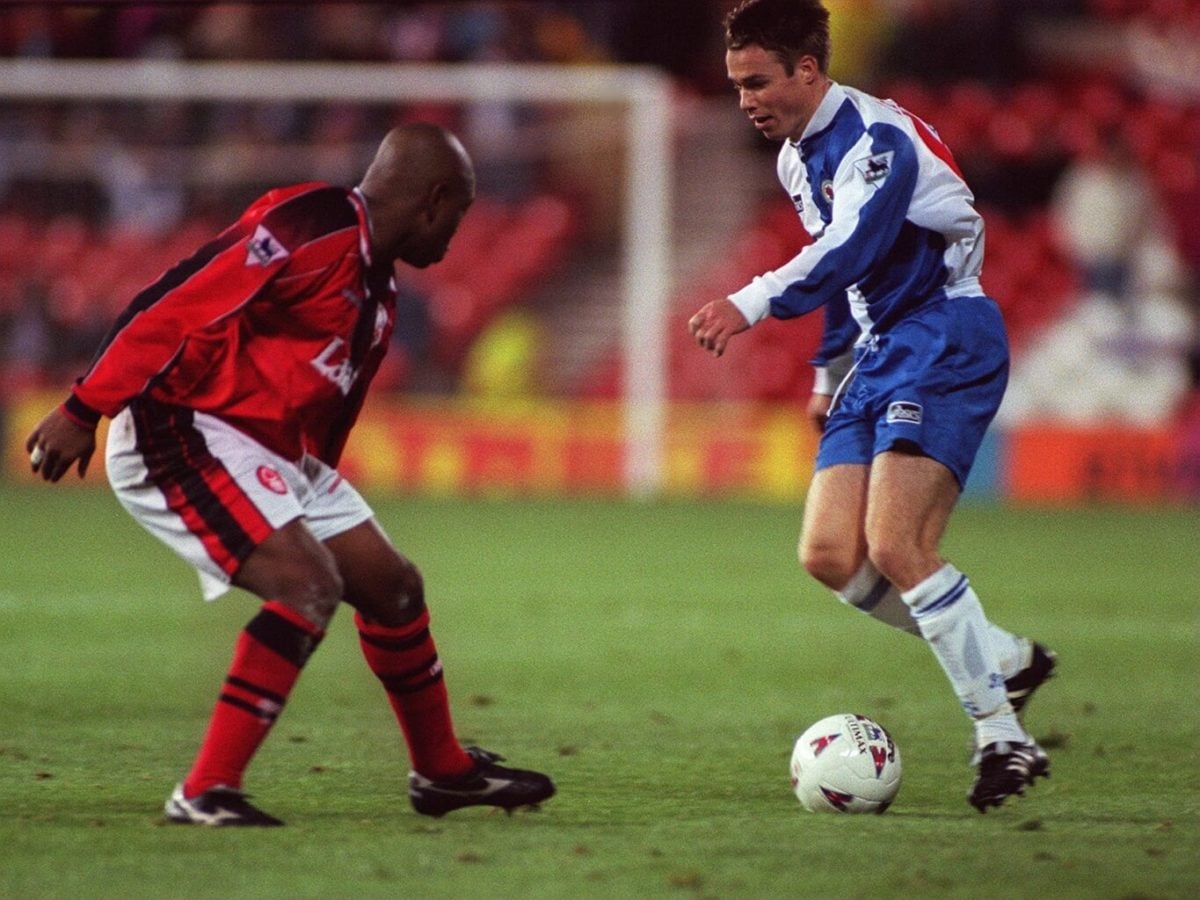 The defenders with the most assists in Premier League history | Top 10